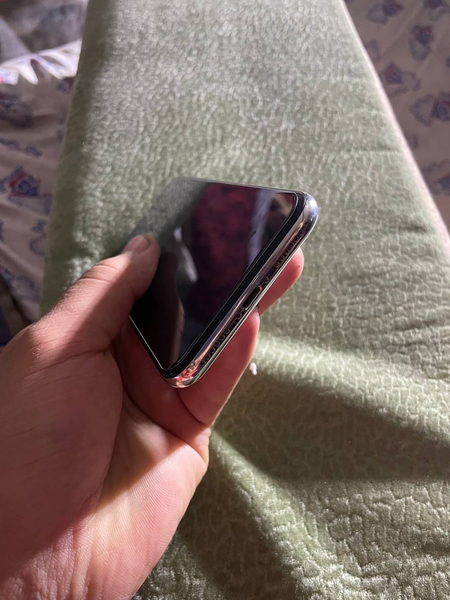 iPhone X 64xotira  yomkos 80 face ishlaydi