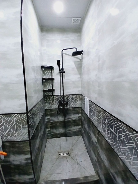 Yakkasaroy city mall da 3/9/10.   800$