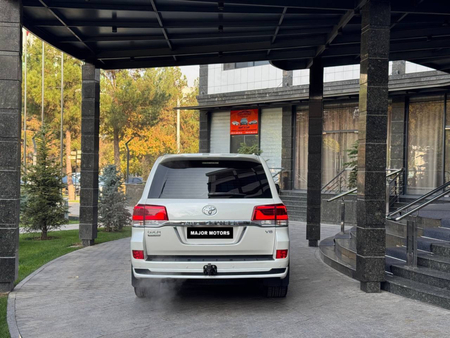 Продается Автомобиль Toyota Land Cruiser 200 4.6 L
