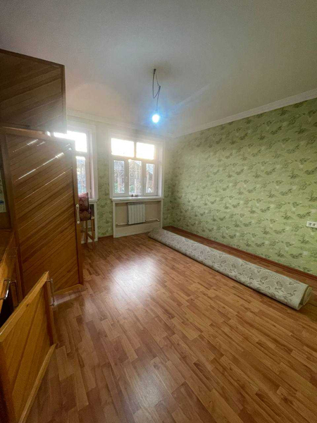 Срочно продам участок 7,5 соток с хорошим домом в центре Кибрая