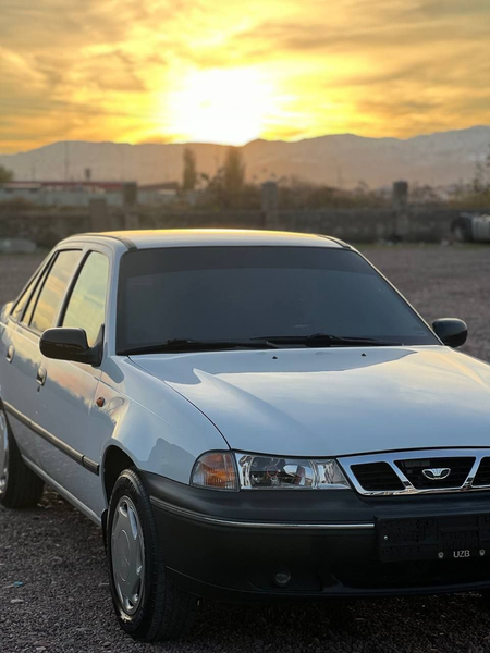 Nexia 1 dons mator 1.5 2005 yil xolati yaxshi kamchiligi yoq 4 dona yu