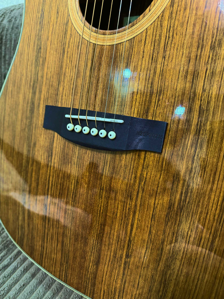 Продаю акустическую гитару Oriental Cherry!  Gitara sotmoqchiman!