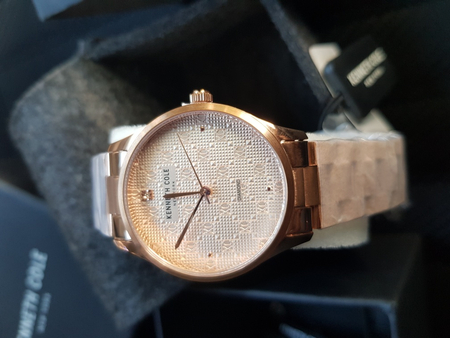 Kenneth cole с бриллиантом