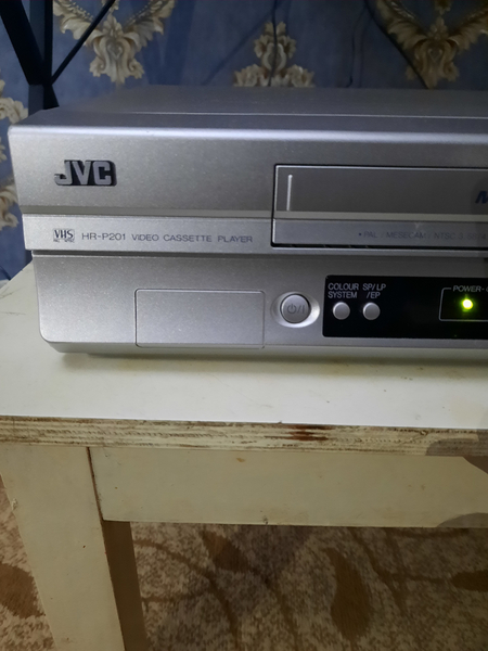 Продаю видиеоплеер JVC.