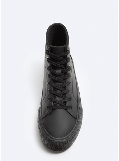 Высокие черные оригинальные кеды от Zara.
