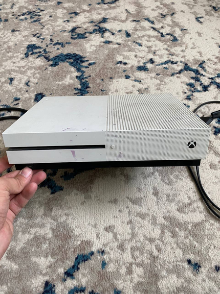 Срочно  Продам   Xbox  one S.