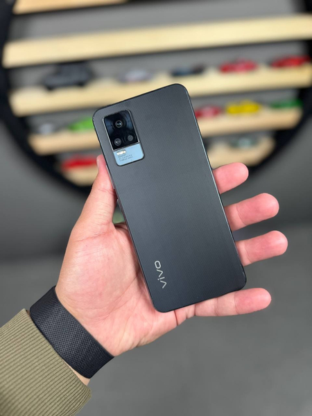 Redmi 10 128 gb  va Vivo 21e 128gb