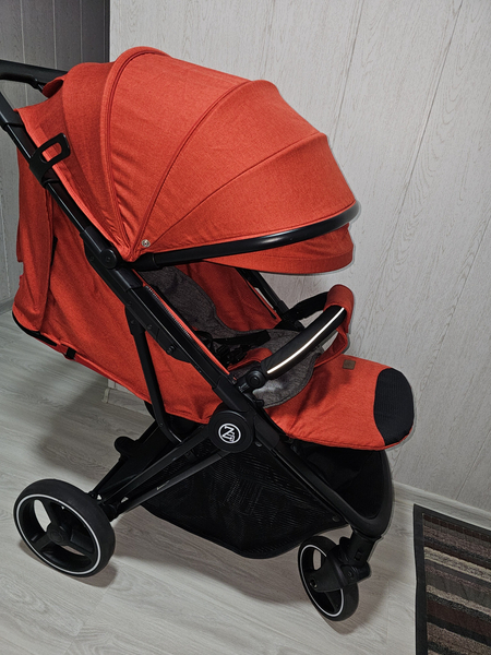 Коляска от фирмы BabyZz
