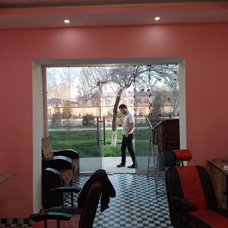 Salon sotiladi 20000$ Guliston shahar 4 mk.26dom