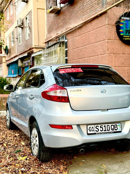 Автомобиль Форза хечбек