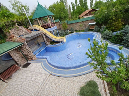 Продаю шикарную эксклюзивную дачу
Октош
15+20 соток
10 комнат
1.200 м2