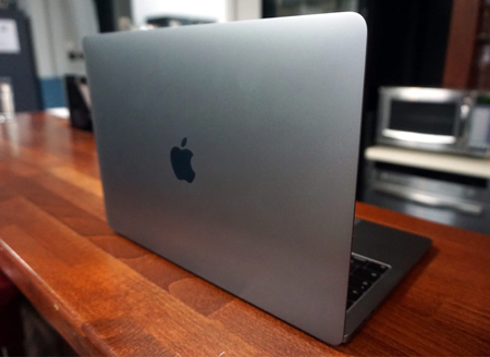 A1990 Macbook Pro