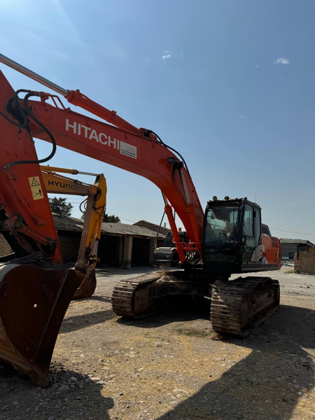 Эксковатор Hitachi срочно сотилади!