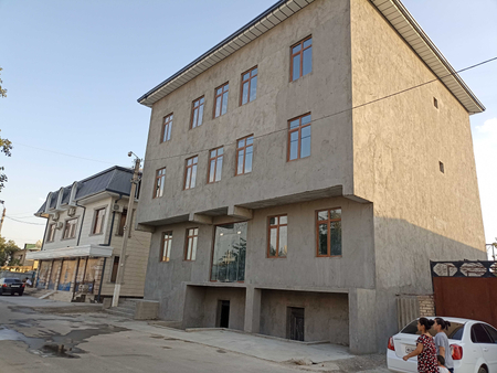 Klinika va kvartira uchun moslashgan bino