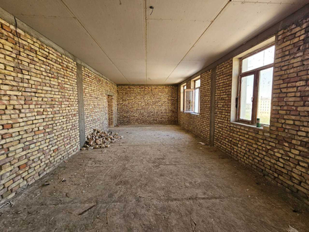 115m² 4-qavat uy sotiladi