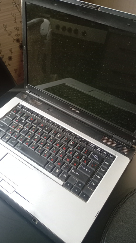 Toshiba ноутбук , б/у на запчасти