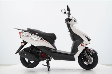Benzinlik skuter 2023 yil ozgina yurgan 5.000 km