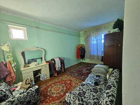 Жай сатылады 6 соток, 4 ханалы, кухня, сан узел, коймахана, баг бар.