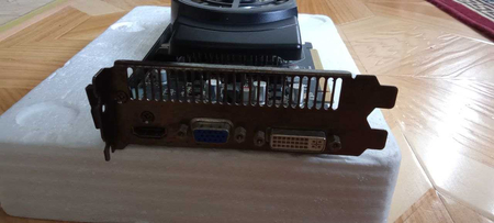 Видеокарта GDDR5\\nATI Radion HD5700