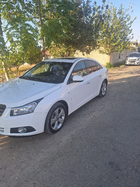 Lacetti Cruze sotiladi