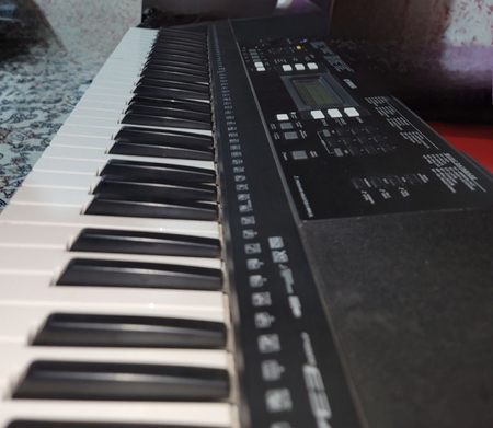 Срочно Продаётся сентизатор Yamaha psr e343