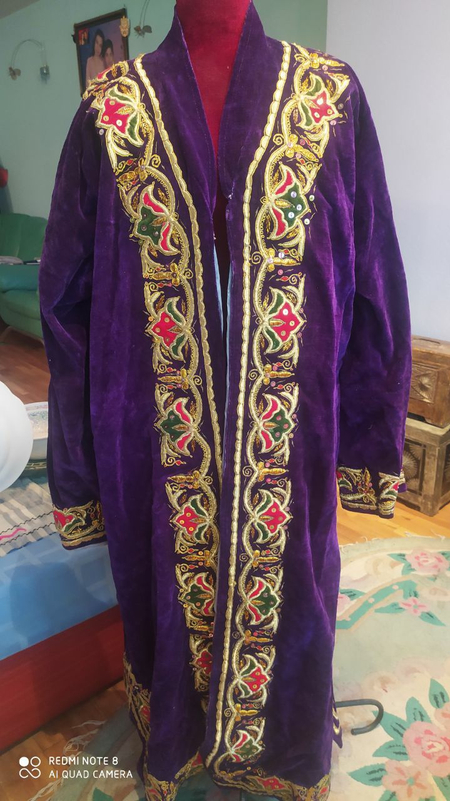 Расшитые в ручную  чапаны.
