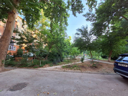 Продается квартира в престижном районе 3/3/5 М-Улугбек (J2776)