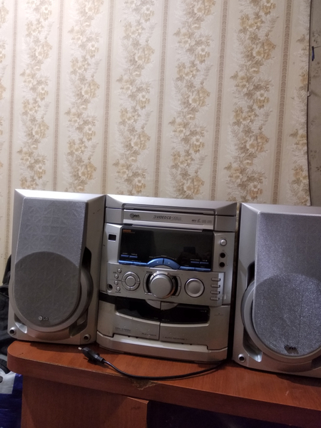Продаю музыкальный центр LG в харошом састояние
