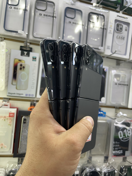 Samsung galaxy Z flip 4