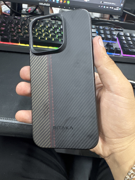 Продается чехол Pitaka на Iphone 15 pro