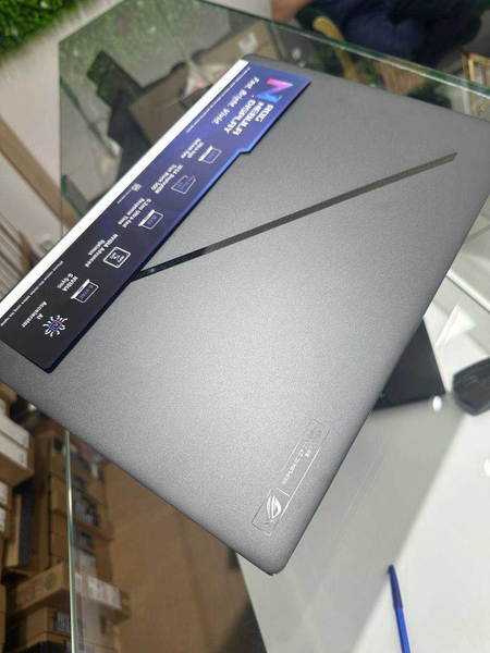 Asus ROG Zephyrus G16/16GB LDDR5/512GB SSD/RTX4050 6GB/16.