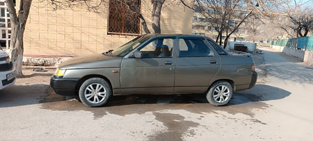 Лада 2001..двигател 16...год 2001