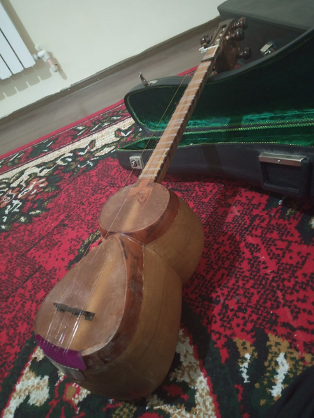 Yaxshi tor ovozi jarangdor futlyari bn sotiladi
