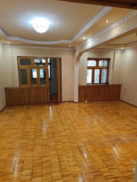 Юнусобод 14 4/1/5 срочно сотилади