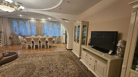 Срочно продается шикарная квартира в Мирабадском районе  (J3114)