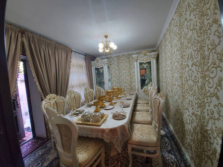 Kvartiravsotiladi 2 xonalig 3 hona qilingan 1 etaj 2 etajli dom
