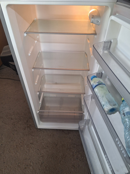 Срочно продам холодильник   артел