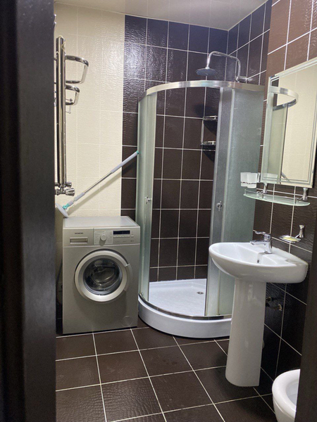 Продается 3 комнатная на метро Ойбек