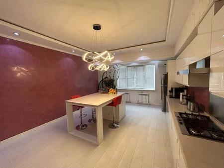 (К129134) Продается 7-ми комнатная квартира в Шайхантахурском районе.