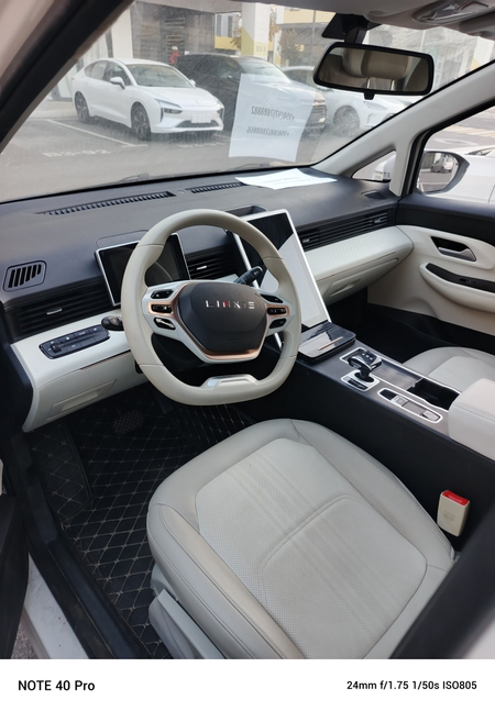 Wuling linxys MPV gibrid