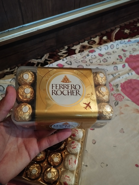 Rafaello va original shokolad sotiladi