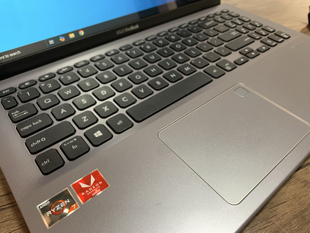 Ноутбук ASUS VivoBook 15 + сумка