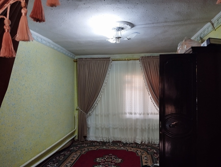 Uy sotiladi 1 etaj 3 xonali hamma sharoiti bor