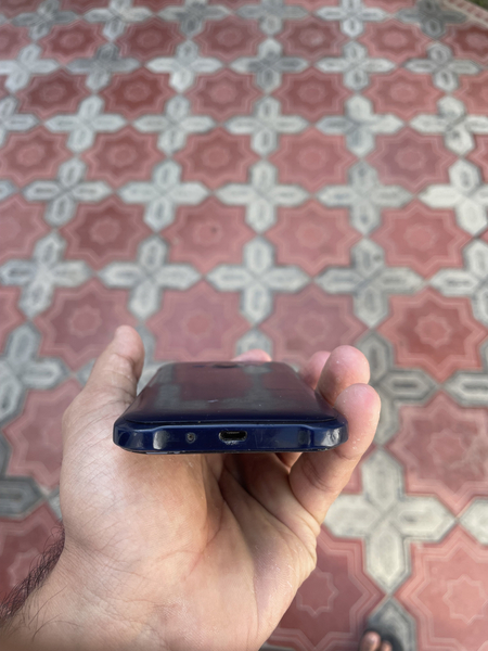 Samsung j1 ace sotiladi
