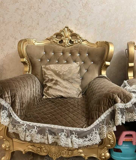 Королевский диван и кресло