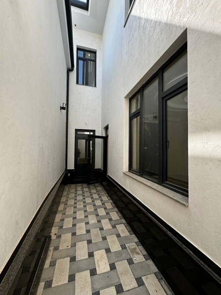 Euro uy, 2,7 sotok, 330m², 3 qavat. Ahmad donish