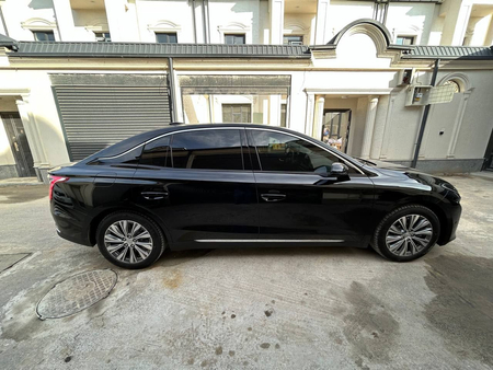 Hongqi E-Qm5 Ynegi