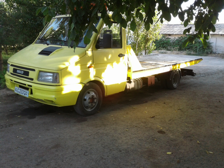 Продаем эвакуатор iveco  с гидро платформой