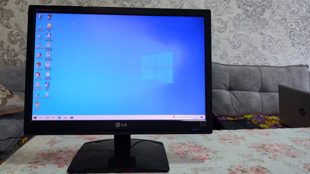 LG Flatron E1948