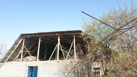 Hovli uy sotiladi